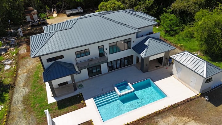 New 5-br Villa • Pool • Beach • Cinema • Private - Tobago