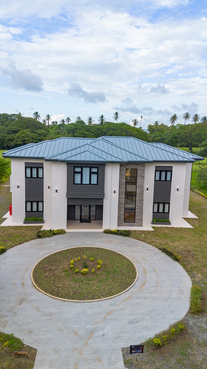 New 5-br Villa Pool  Cine  Gym  Beach  Private - Tobago