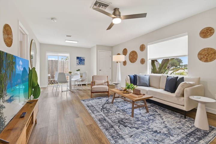 Blue 2bd/2b Free Parking - Palm Beach, FL