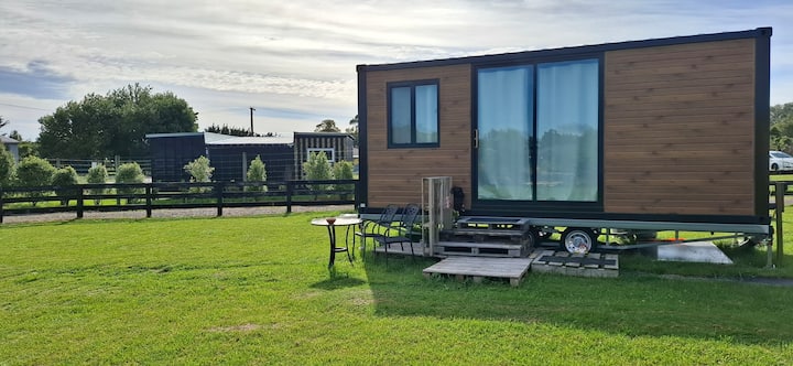 Modern Tiny-home In A Park-like Setting - New Zealand