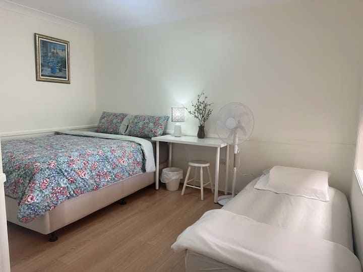 Private Room (8) In Elderslie (Next To Camden) - Camden