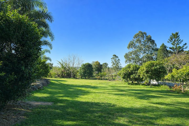 Peaceful Home Near Lake & Mountains - Kalbar