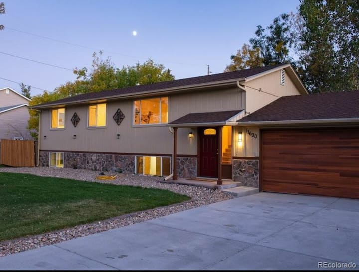 Spacious 5br Home - Easy Access To Skiing - Lakewood, CO