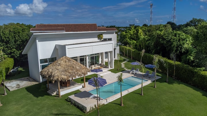 5br Luxury Oasis • Pool • Golf Course • Lake View - Punta Cana
