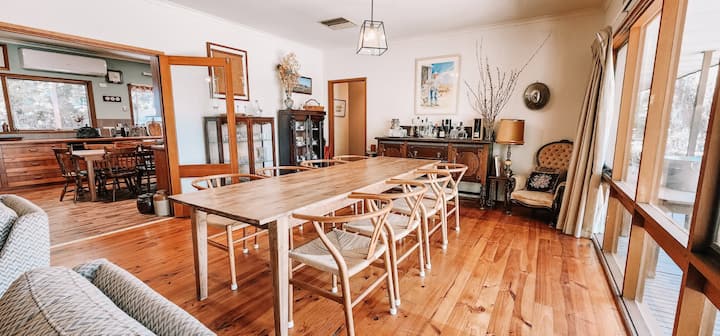 Riverside Farmhouse Retreat Near Town - Wentworth