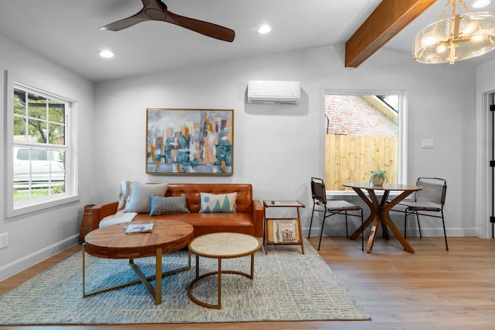 Stylish 1br Retreat 4 Miles Iah /Kingwood / Humble - Houston George Bush Airport (IAH)