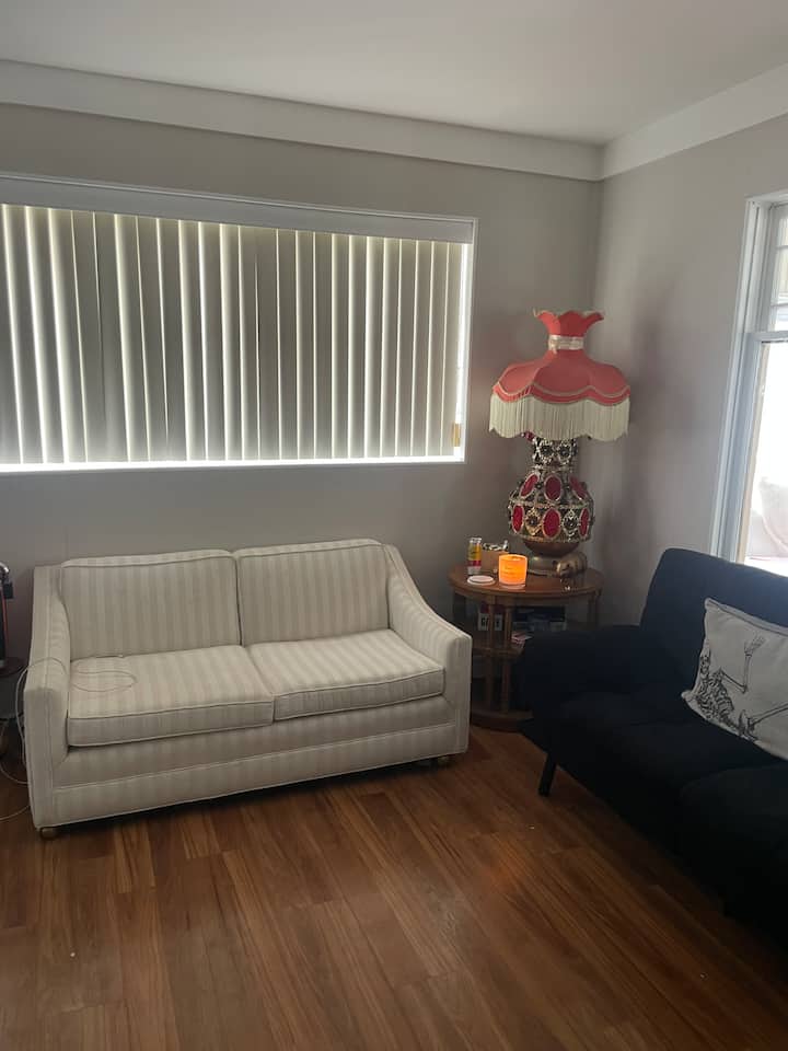 Cozy Nest W/ Trails, Treats & Good Eats - Auburn Hills, MI