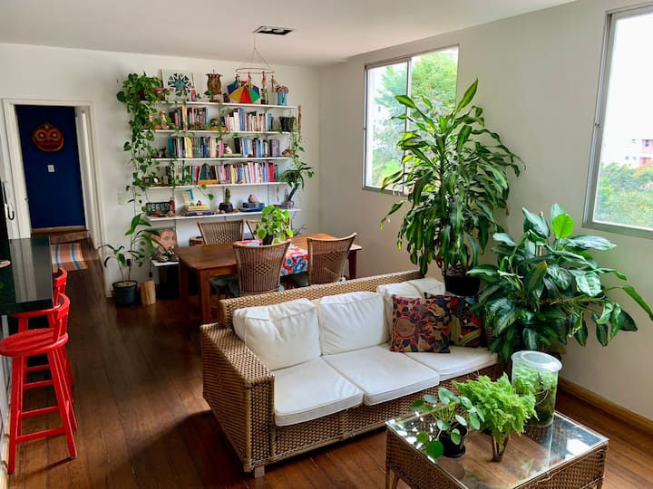 Apê Completo Com Amplo Quintal Privativo - Belo Horizonte