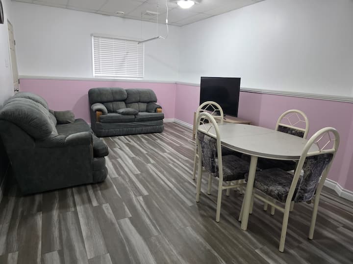 Binu's Airbnb - Fort St. John