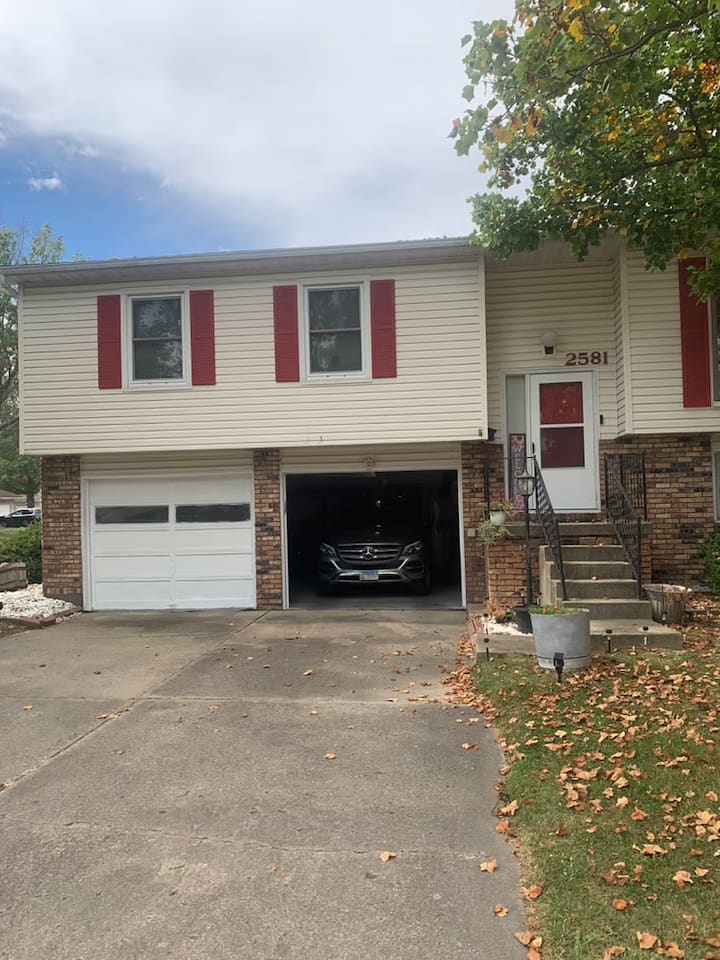 New Home Near Lake (3bd, 2ba) *Day Room Included* - Decatur, IL