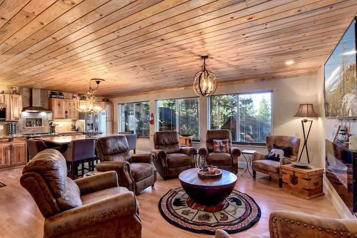 Luxury 4-bedroom Lodge Near Heavenly Ski & Trails - South Lake Tahoe, CA