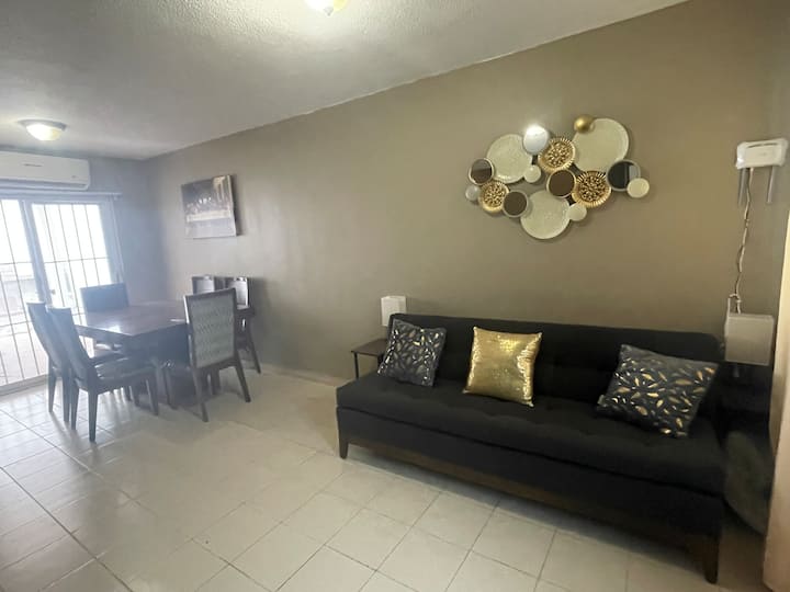 Casa Familiar 
Mi Objetivo Es Servirles Bienvenido - Brownsville, TX