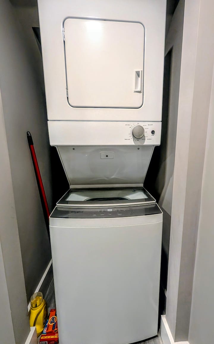 Your Rockies Getaway - Cozy Basement Studio - Cochrane