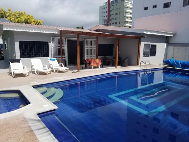 Amplia Y Cómoda Casa En La Playa + Piscina Privada - Ecuador