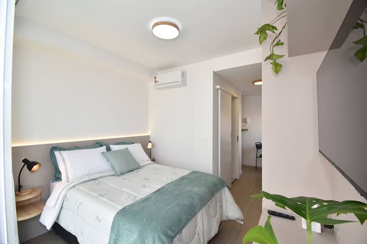 Estúdio Acolhedor E Completo, Com Opção De Garagem - Curitiba