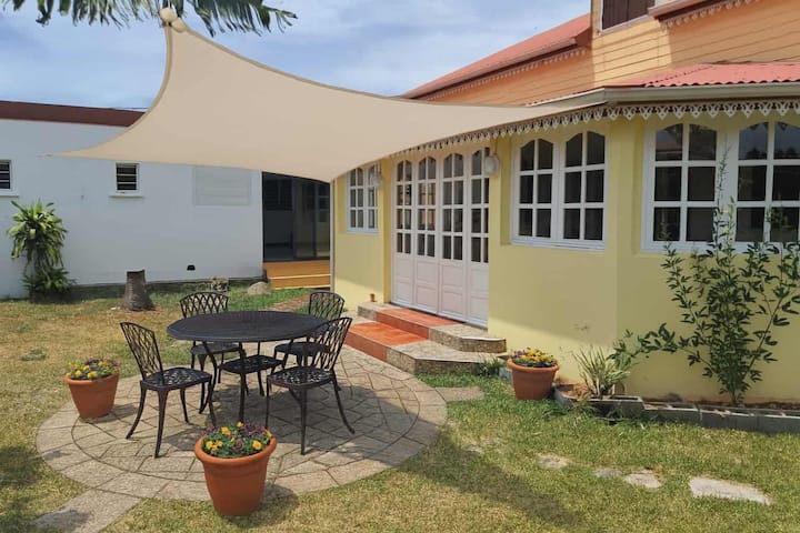 Maison Créole Pour 16 Personnes - La Réunion