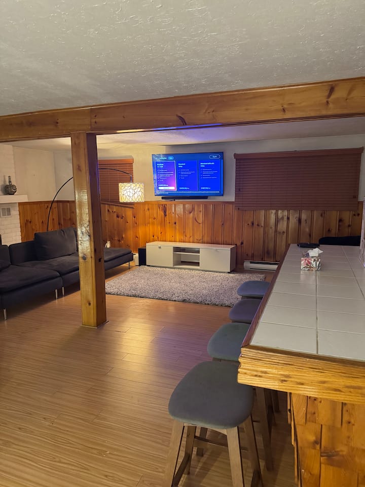 Urban Cabin Retreat – 3bd/terrace&covered Parking - Terrebonne