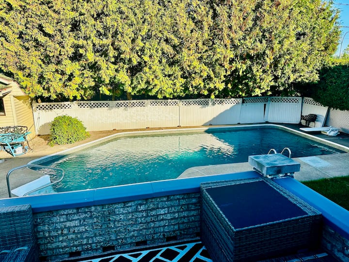 Luxurious Urban Cabin Retreat 3bd &Covered Parking - Terrebonne