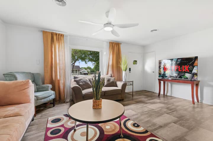 4br Home • Sleeps 8 • W/d • Free Parking Near Dwnt - Frederick, MD