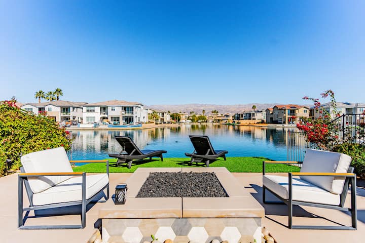 Breathtaking Lakefront Home W/ Spa & Fireplace! - Indio, CA