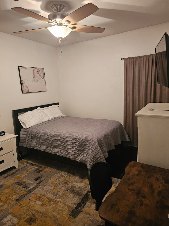 Comfortable Home Private Bedroom - Fontana, CA