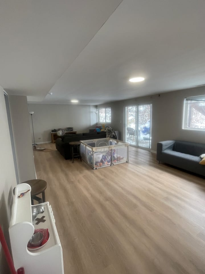 Newly Renovated 800 Sq Ft Apt - Crystal Lake, IL