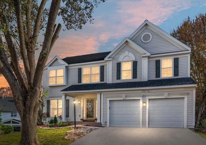 Chic Retreat With Cozy Style And Luxury - Herndon, VA