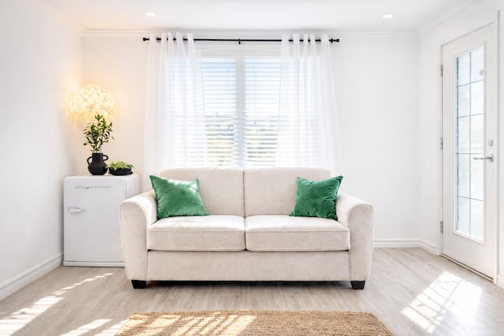 Private Walkout Retreat | 16 Min Yyc | Parking - Airdrie