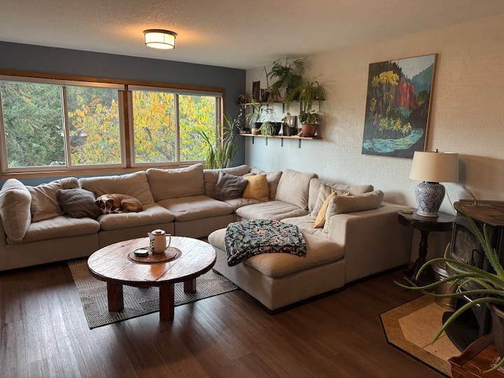 Mountain Farmhouse - Oakridge, OR