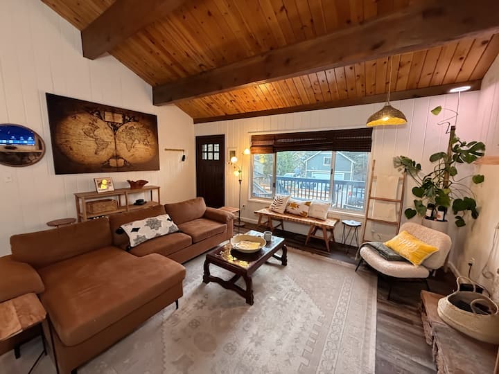 Dreamy Cozy Cabin W/large Enclosed Backyard! - Running Springs, CA