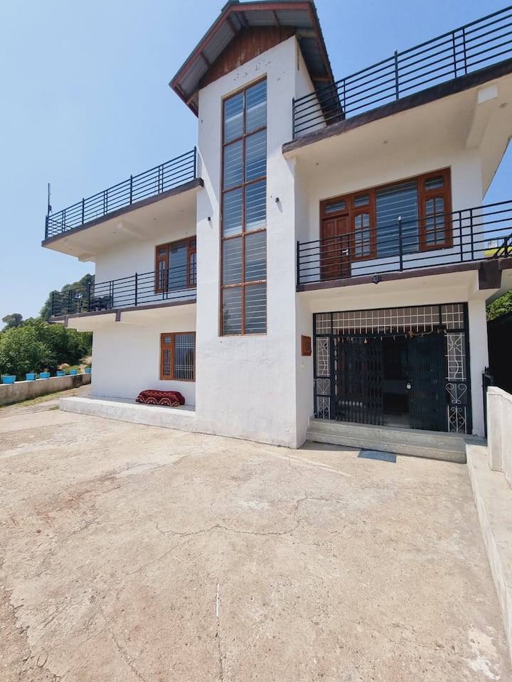 Dalhousie Hideaway
4br Homestay By Homeyhuts - Dalhousie