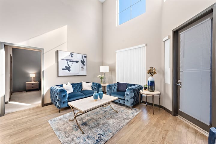 3bedroom Loft Located Highrize In Avalon Irvine - Newport Beach, CA