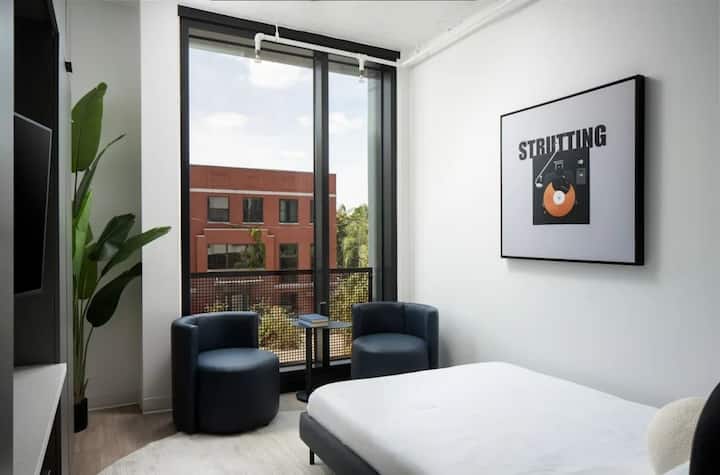 New Tampa Getaway/pool/chic/cozy Stay - Tampa Bay, FL