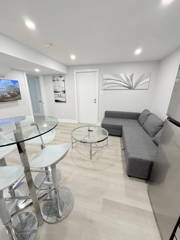 Modern And Cozy Basement Suite,2 Bedrooms+parking - Milton, Canadá