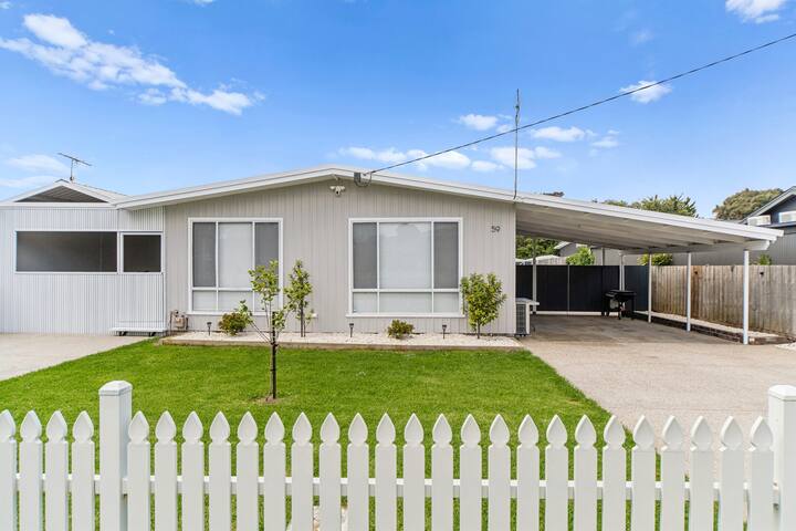 Beachside Bliss In Dromana • Walk To Beach & Shops - Dromana