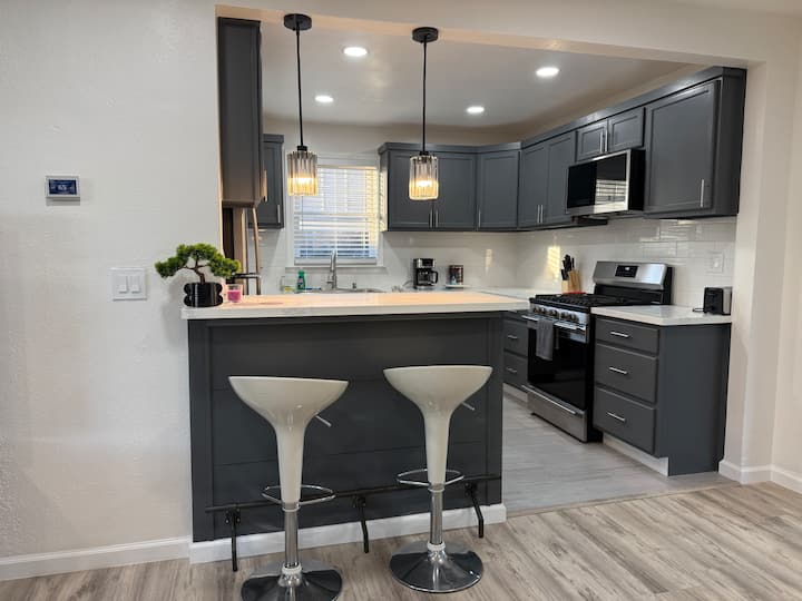 Modern Retreat In Richmond | Near Sf & Berkeley - Grape Expectations, Richmond