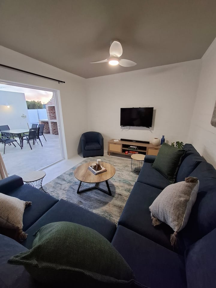 Embrace Sunsets At Our Peaceful Family Escape. - Hermanus