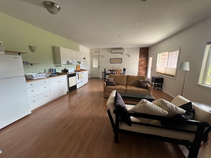 Classic Uptown Apartment - Oakridge, OR