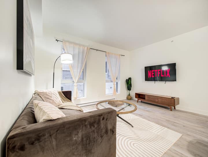 2br Modern Montréal Condo | Prime Downtown - Montreal