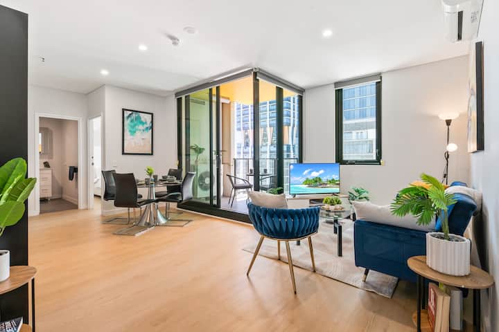 Adelaide City Lights Apt | 2br + Parking + Cinema - Australia