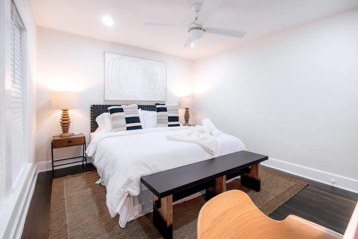 Lunarosa-king1b/walkable!/central/uptown/pets/new - Dallas, TX