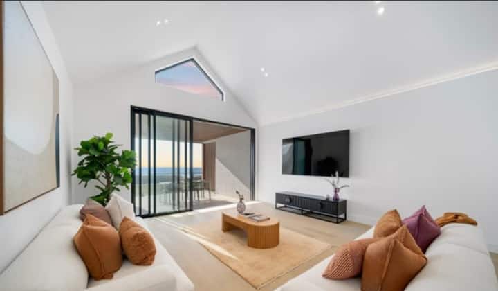 Studio Luxe | Luxury Beachfront Villa - McLaren Vale