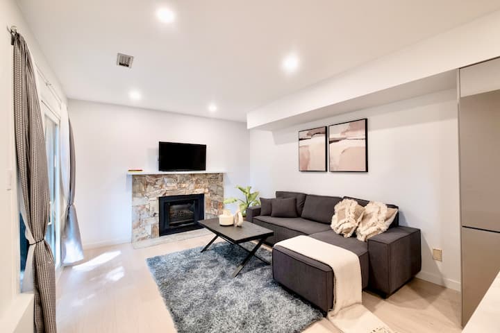 Stylish 1br Suite W/parking Minutes To Downtown - ウェストバンクーバー