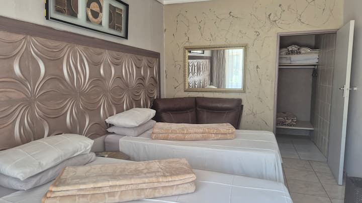 Vicky B Bed And Breakfast (Standard Room 4) - Sun City