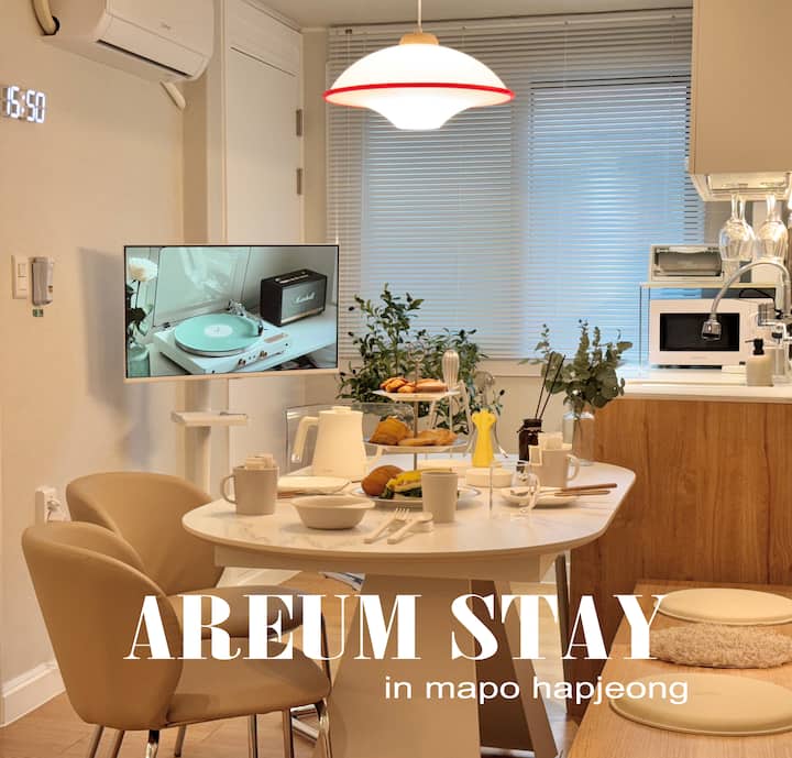 [프리미엄] 8인/3방2욕실/홍대입구/명동/합정역/지하철역1분/호텔침구/짐보관/세탁건조기 - South Korea