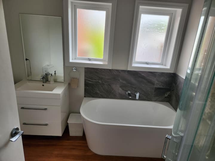 Relaxed 3br Retreat - Bbq Area - Quiet And Sunny - Lower Hutt