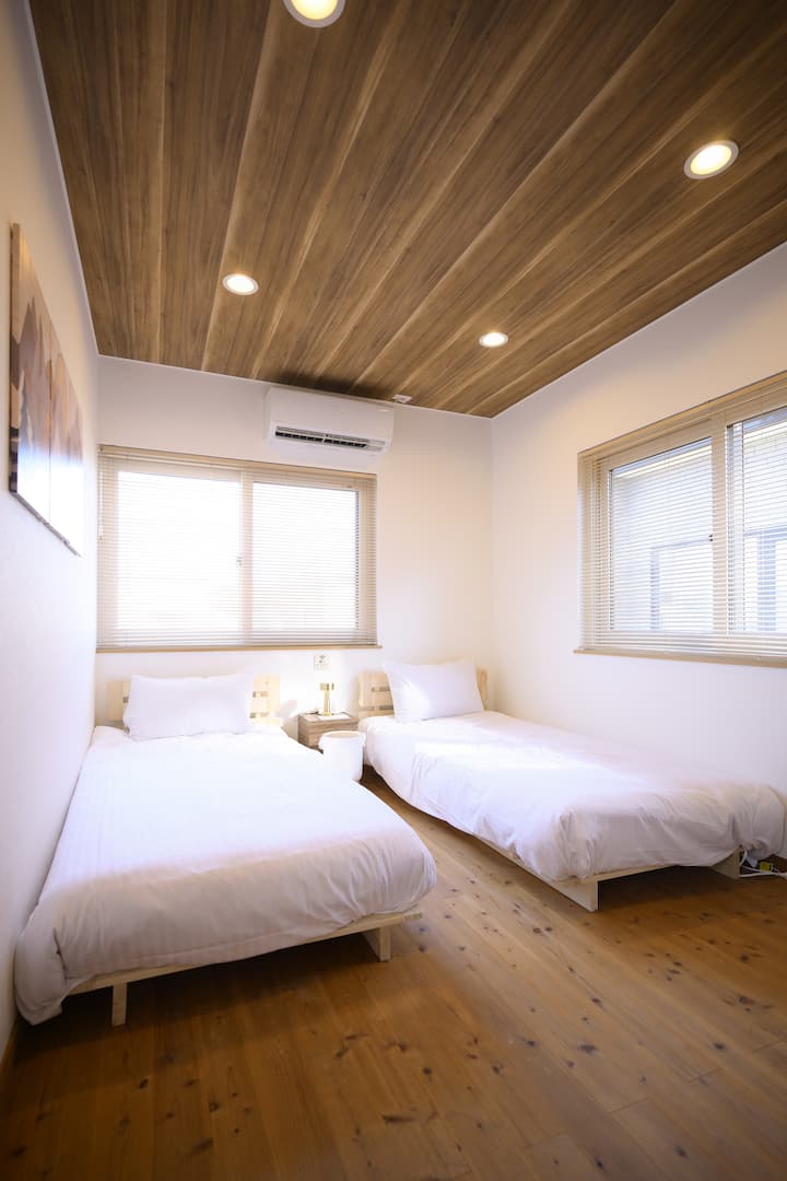 「和の趣と洋の心地よさ。木の湯に浸かりながら、青森で過ごす上質な休息。」 - Aomori