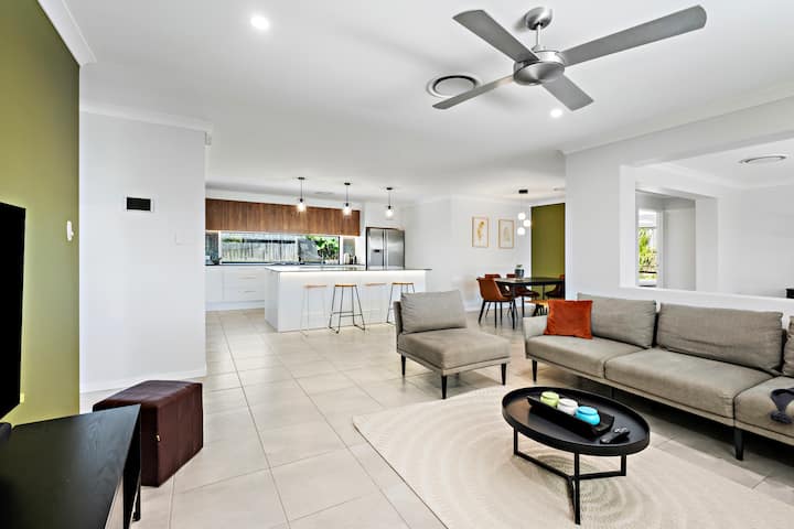 Capestone Cove - Spacious Modern Home - Mango Hill - Brisbane, CA
