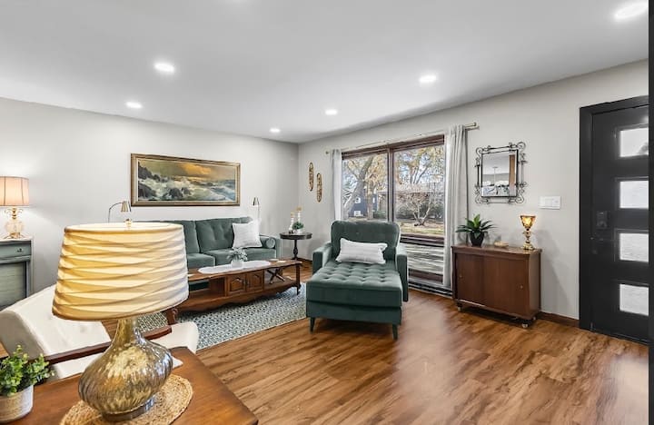 D’s Mid-century Abode - Sioux Falls, SD