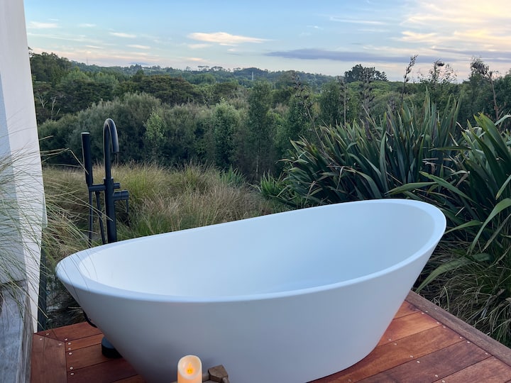 Restful Retreat (R + R) - Riverhead